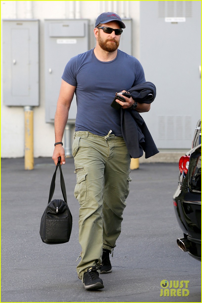 Bradley Cooper Shows Off His Super Beefed Up Body!: Photo 3103389 ...