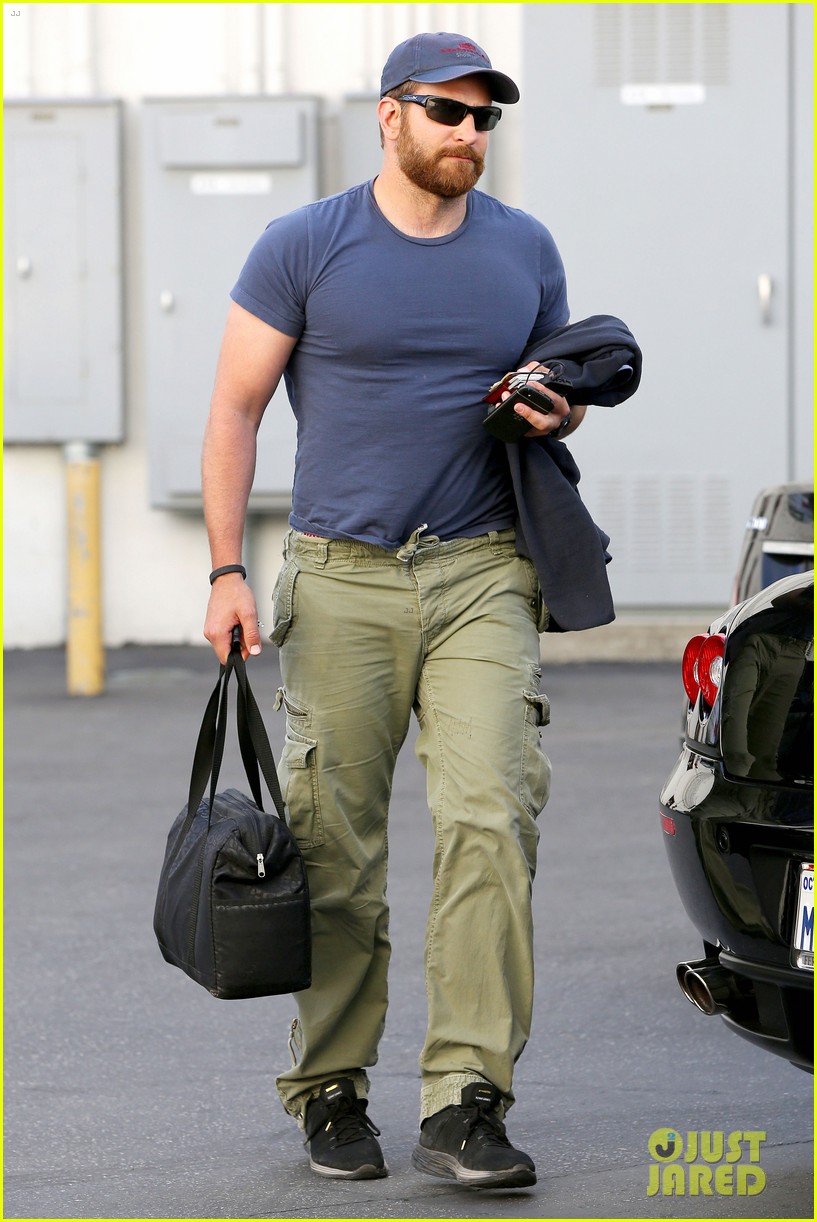 Bradley Cooper Shows Off His Super Beefed Up Body!: Photo 3103393 ...