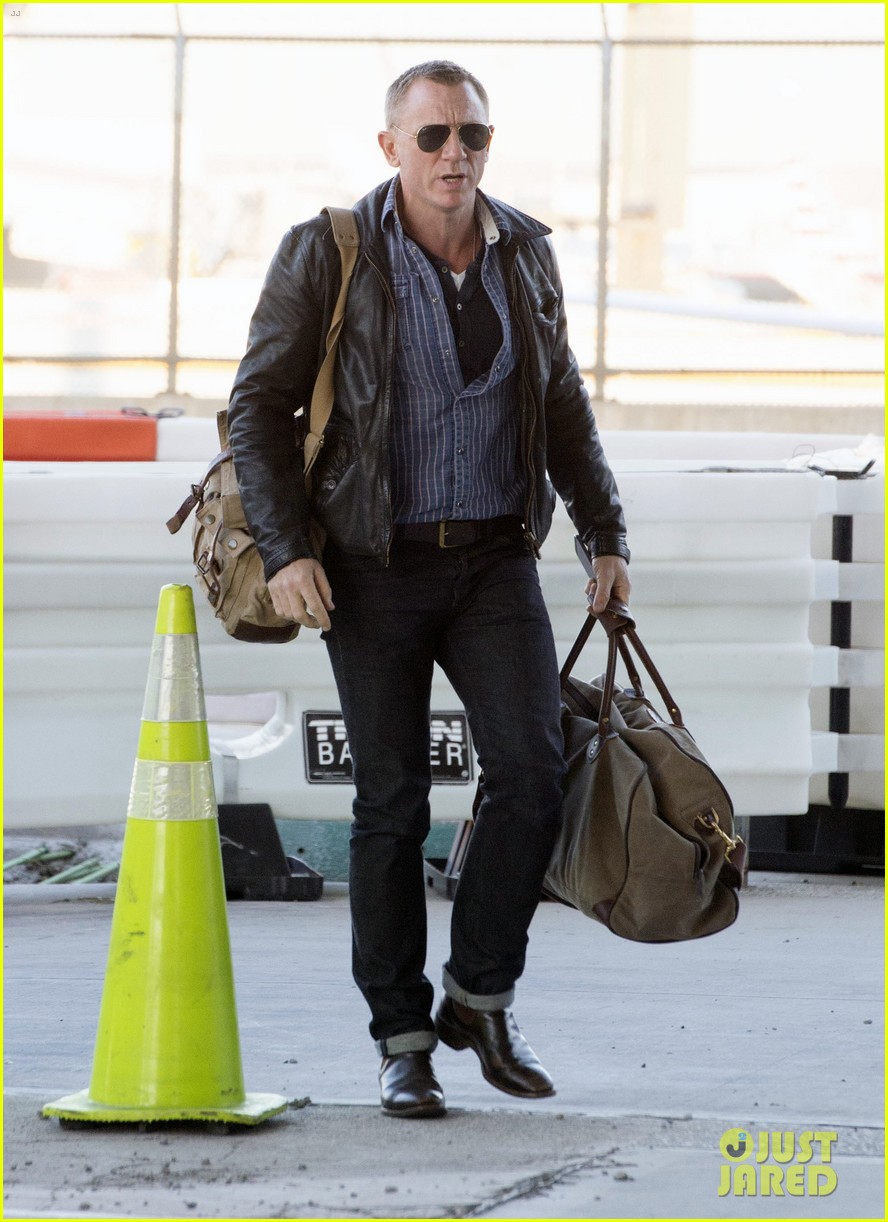 Daniel Craig Keeps It Cool in Shades for NYC Departure: Photo 3117346 ...