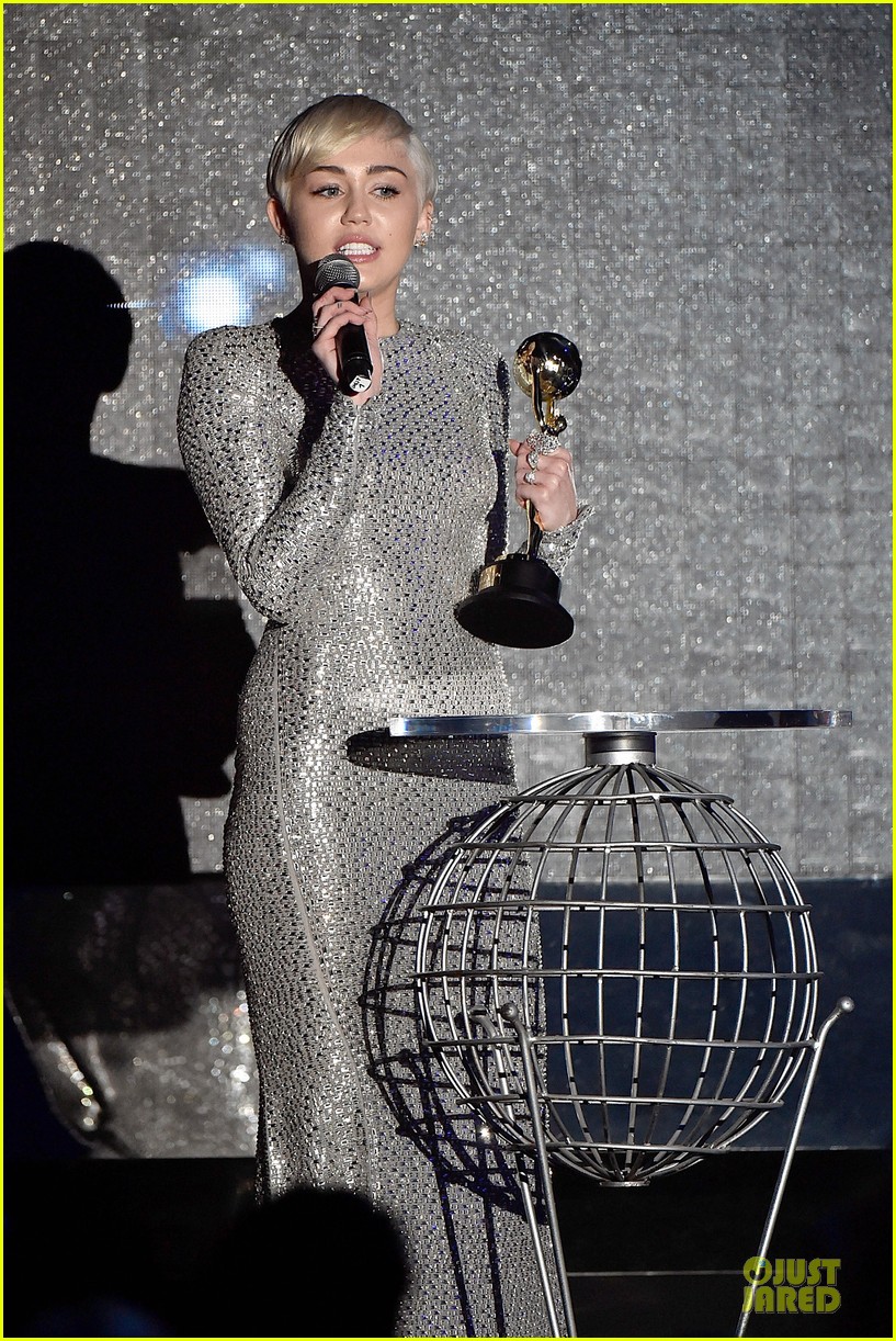 Miley Cyrus Shines as World Music Awards 2014 Winner!: Photo 3123045 ...