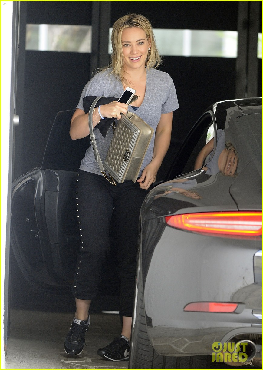 Hilary Duff Shows Her Impressive Strength With Total Body Gym Workout
