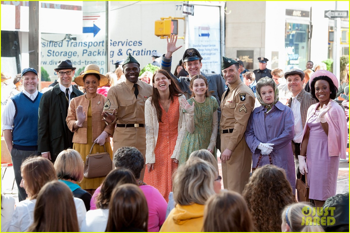 Sutton Foster Performs 'On My Way' with Cast of 'Violet' on 'The Today ...