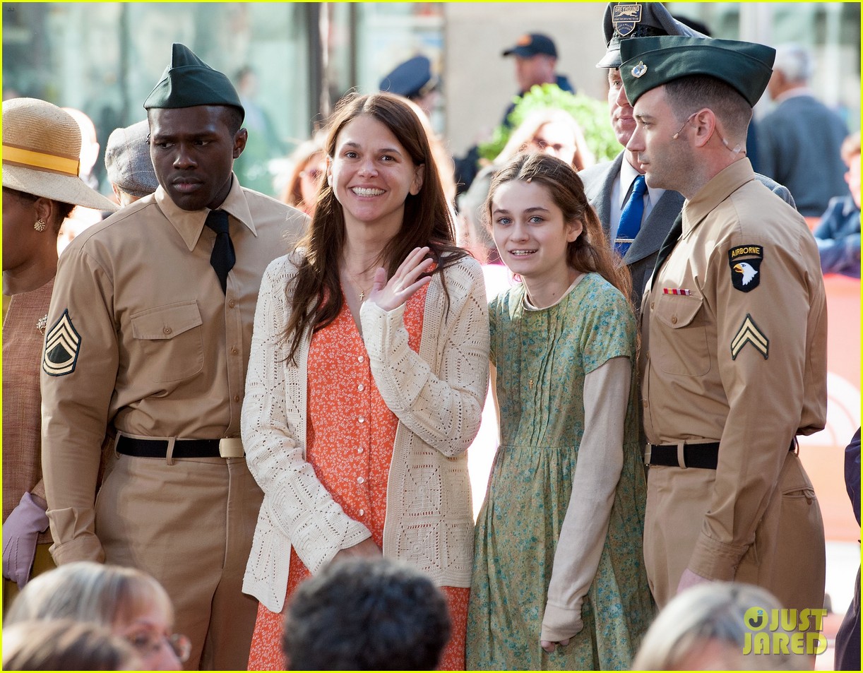 Sutton Foster Performs 'On My Way' with Cast of 'Violet' on 'The Today ...