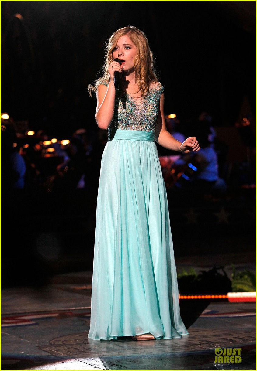 Megan Hilty Is Feeling Blue at Memorial Day Concert Rehearsals!: Photo ...