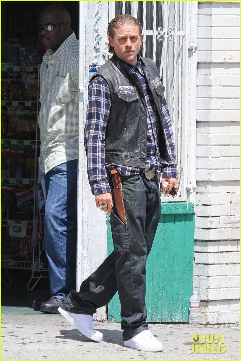 Charlie Hunnam Gets All Made Up on 'Sons of Anarchy' Set: Photo 3124236 ...