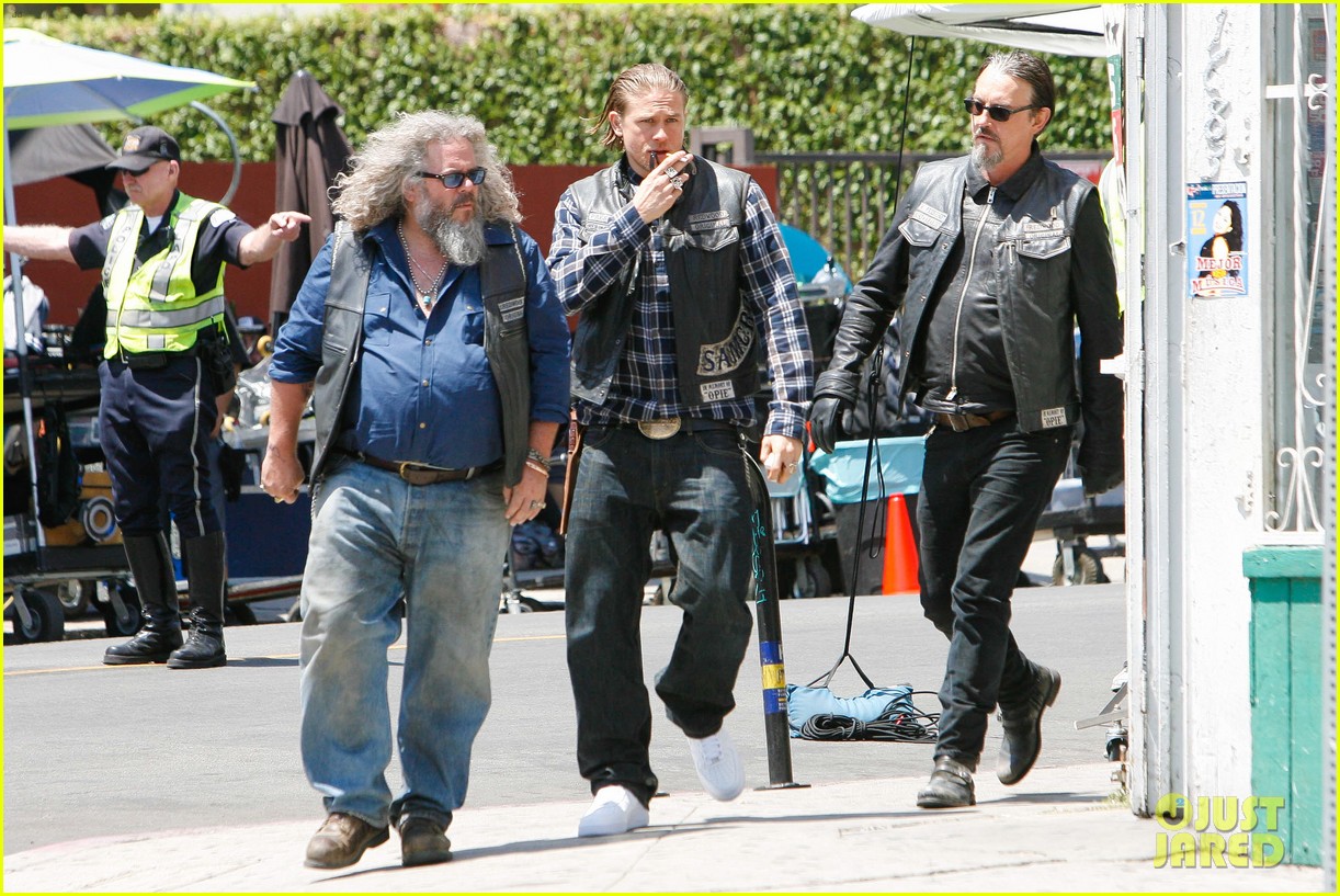 Charlie Hunnam Gets All Made Up on 'Sons of Anarchy' Set: Photo 3124250 ...