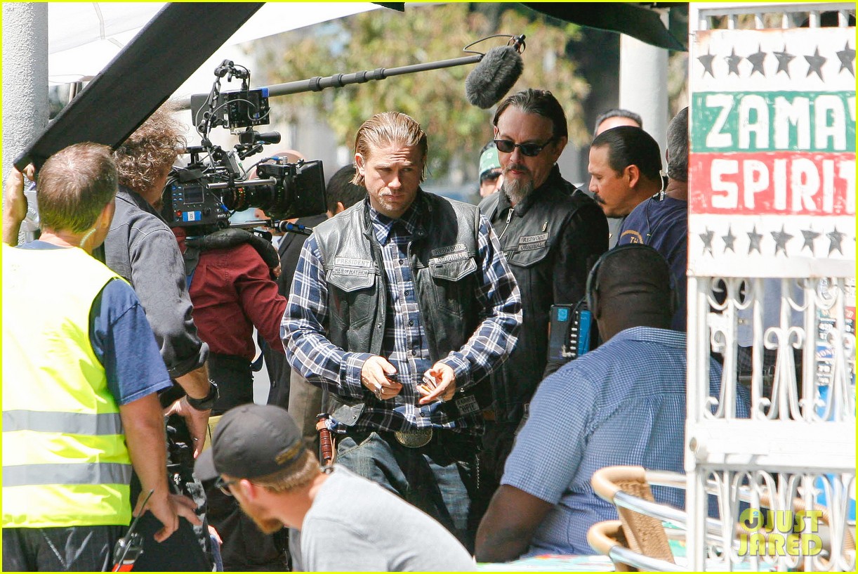 Charlie Hunnam Gets All Made Up on 'Sons of Anarchy' Set: Photo 3124260 ...