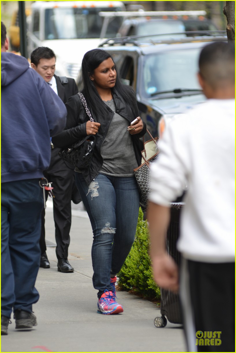 Mindy Kaling Promotes 'Mindy Project' Right Before Season Finale ...