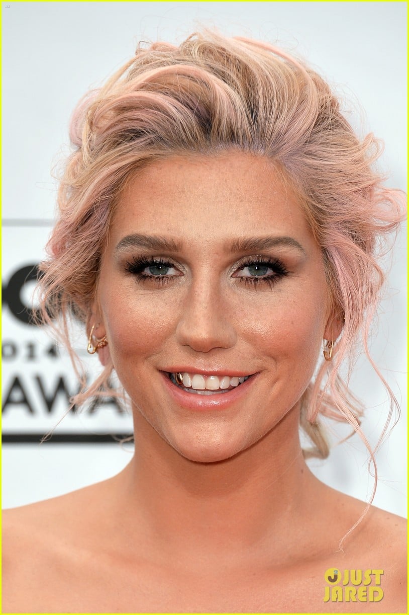 Kesha Goes Black & Lacy at the Billboard Music Awards 2014!: Photo ...