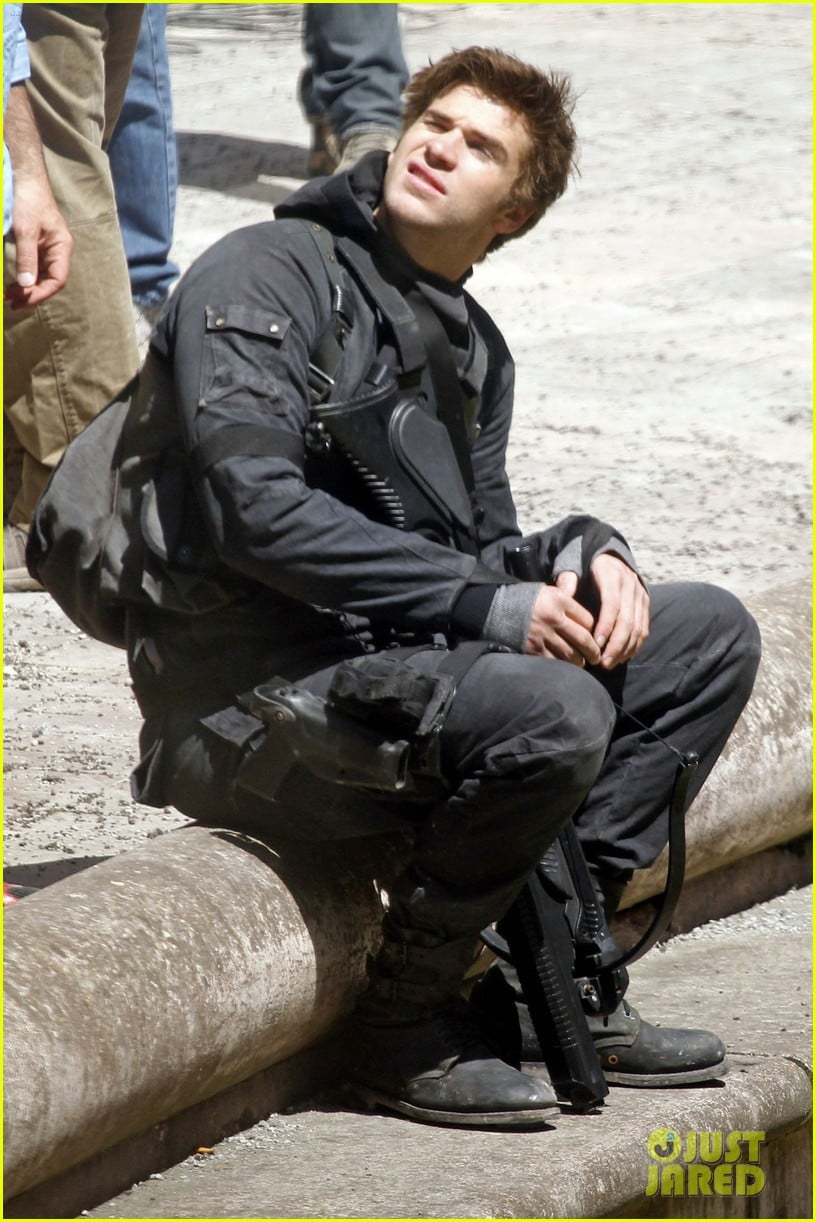 Jennifer Lawrence & 'Hunger Games: Mockingjay' Cast Continue Filming ...