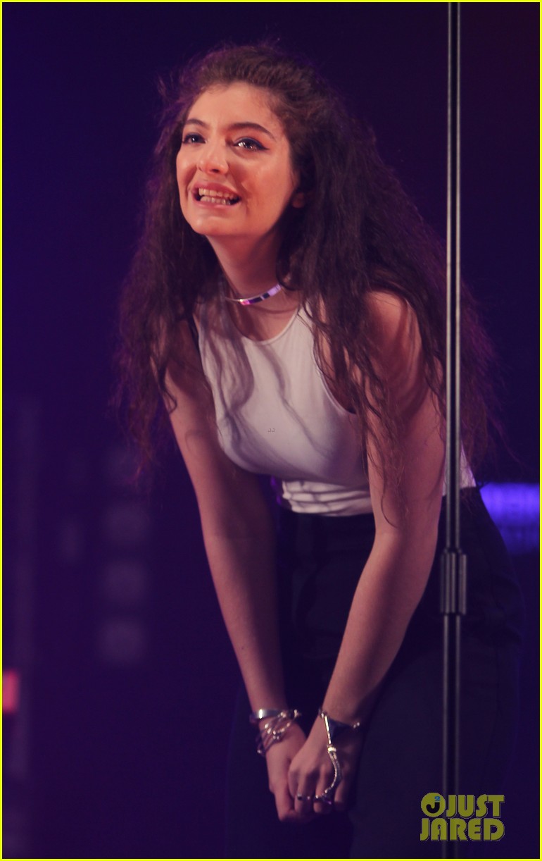 See Pics From Lorde's Performance at Radio 1's Big Weekend!: Photo ...