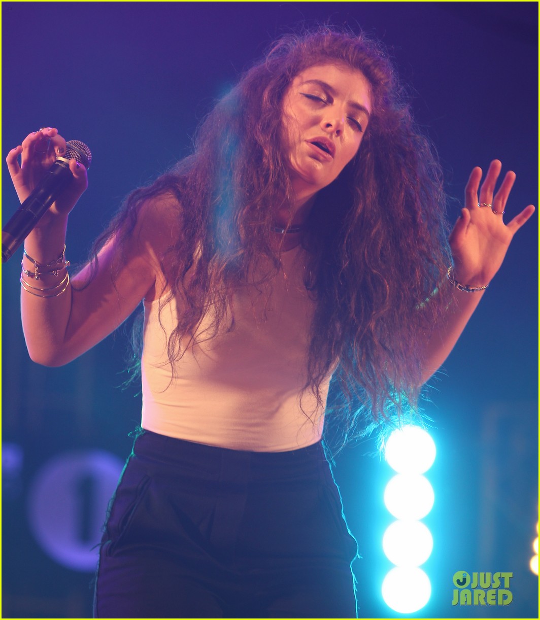 See Pics From Lorde's Performance at Radio 1's Big Weekend!: Photo ...
