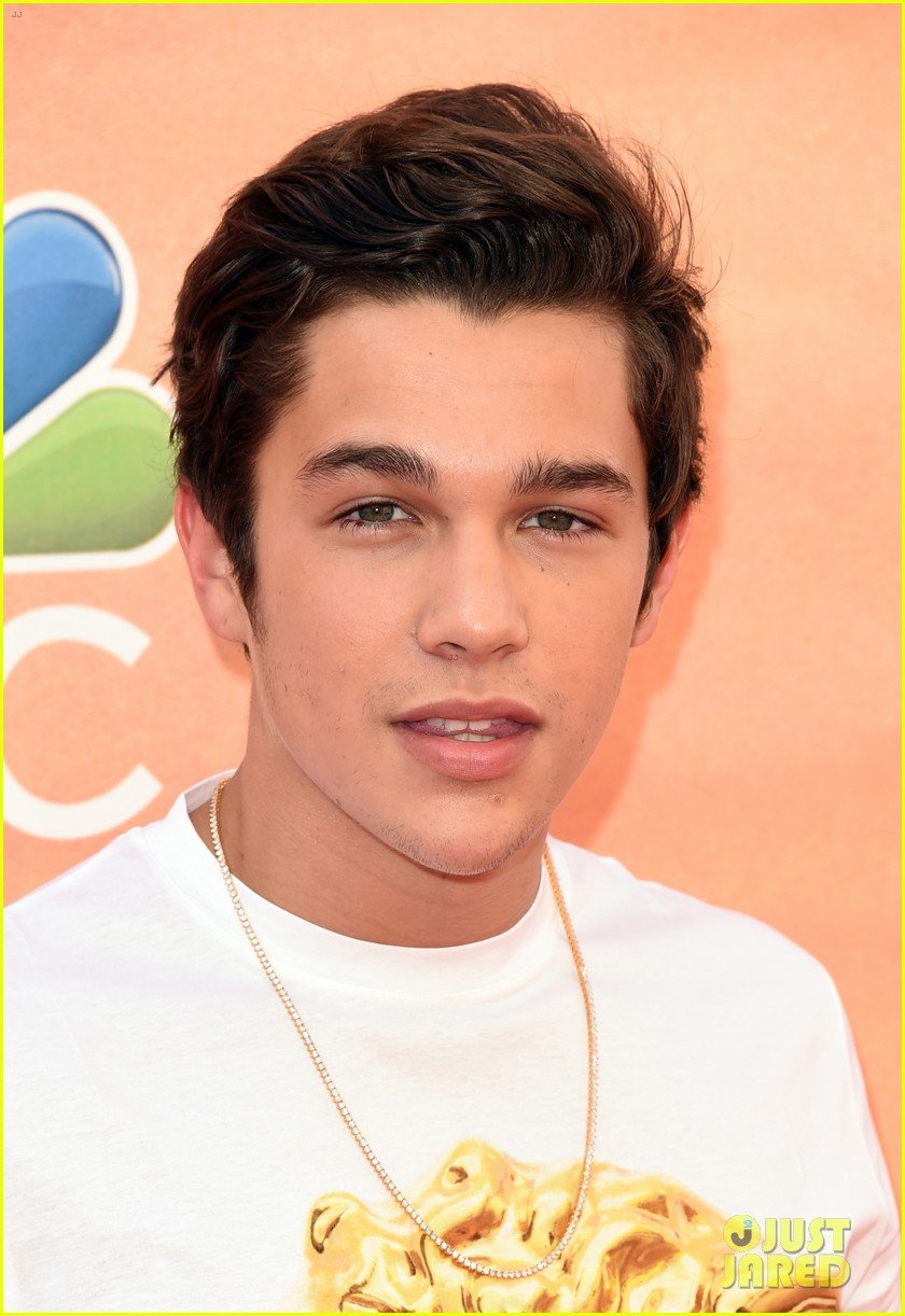 Austin Mahone Is on a Follow Spree at iHeartRadio Music Awards 2014 ...