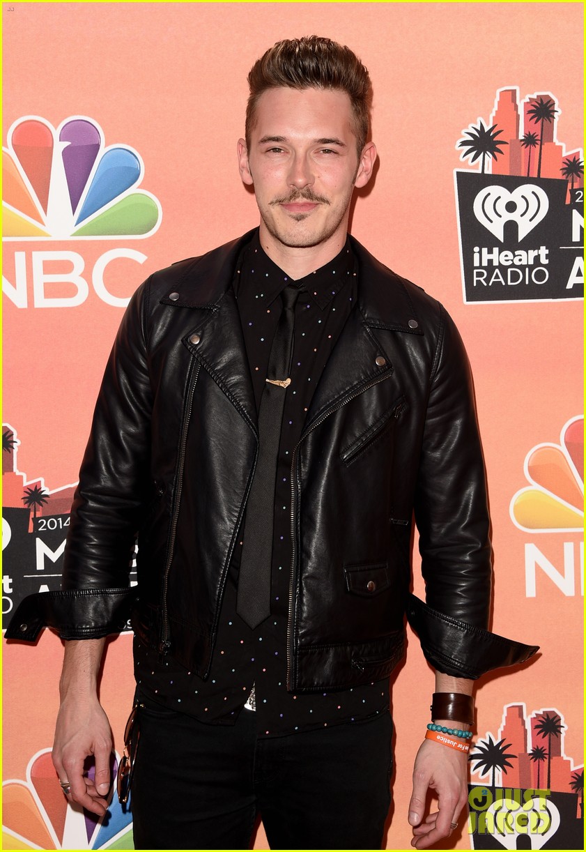 Joe Manganiello & Sam Palladio - iHeartRadio Music Awards 2014: Photo ...
