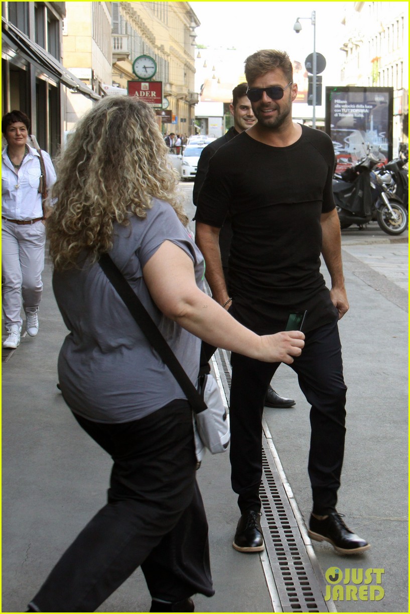 Ricky Martin Shows His Fans Lots of Love in Italy: Photo 3123806 ...