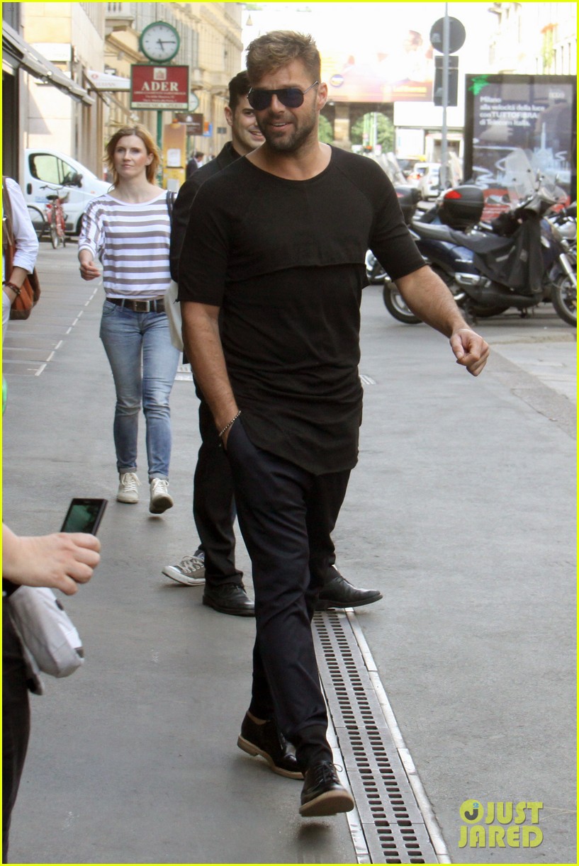 Ricky Martin Shows His Fans Lots of Love in Italy: Photo 3123807 ...