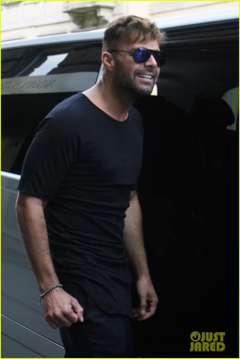 Ricky Martin Shows His Fans Lots of Love in Italy: Photo 3123813 ...