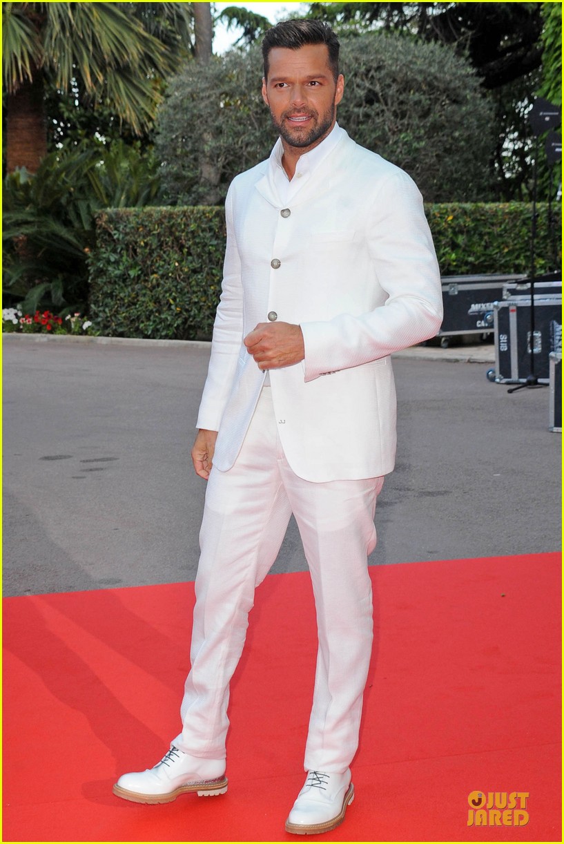 Ricky Martin & Kellan Lutz Look So Handsome at World Music Awards ...