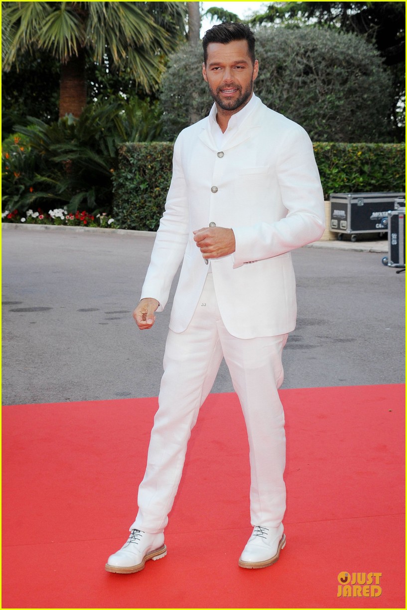 Ricky Martin & Kellan Lutz Look So Handsome at World Music Awards ...