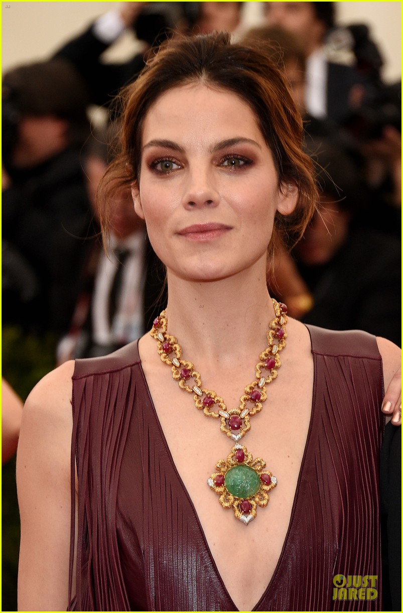 Michelle Monaghan & Amber Valletta Rock Plunging Necklines at Met Ball ...