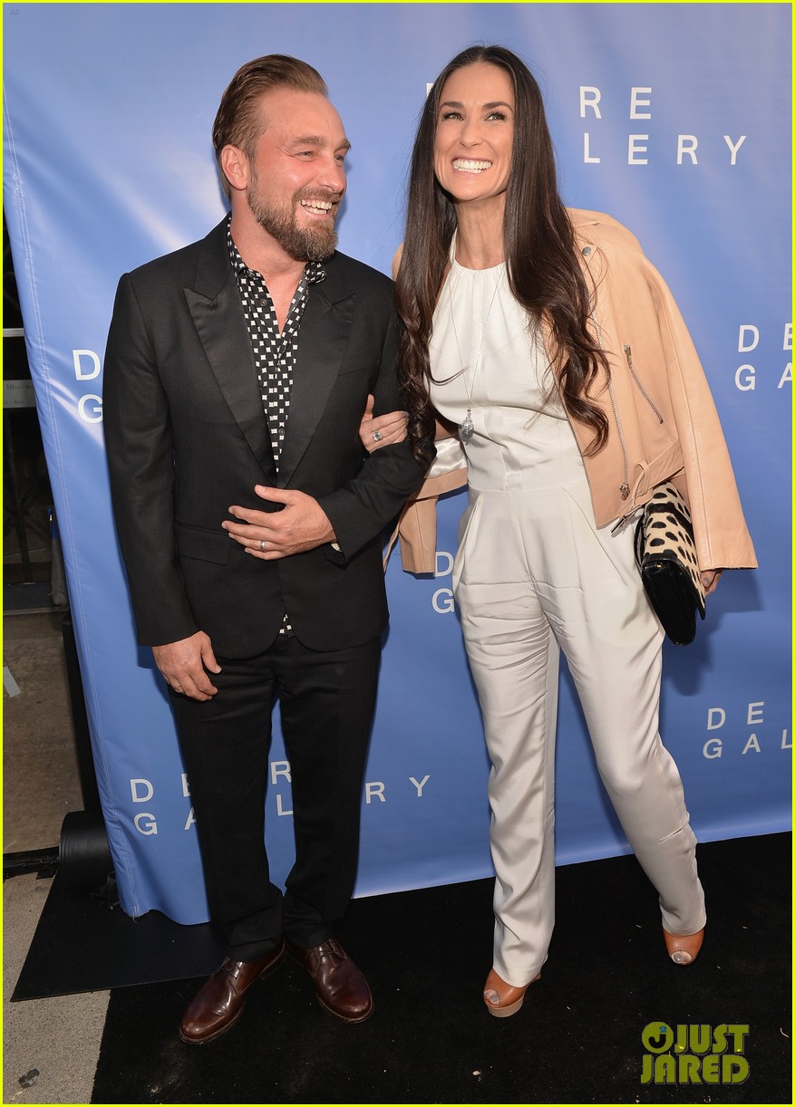 Demi Moore & Beau Sean Friday Still Going Strong, Party at De Re ...