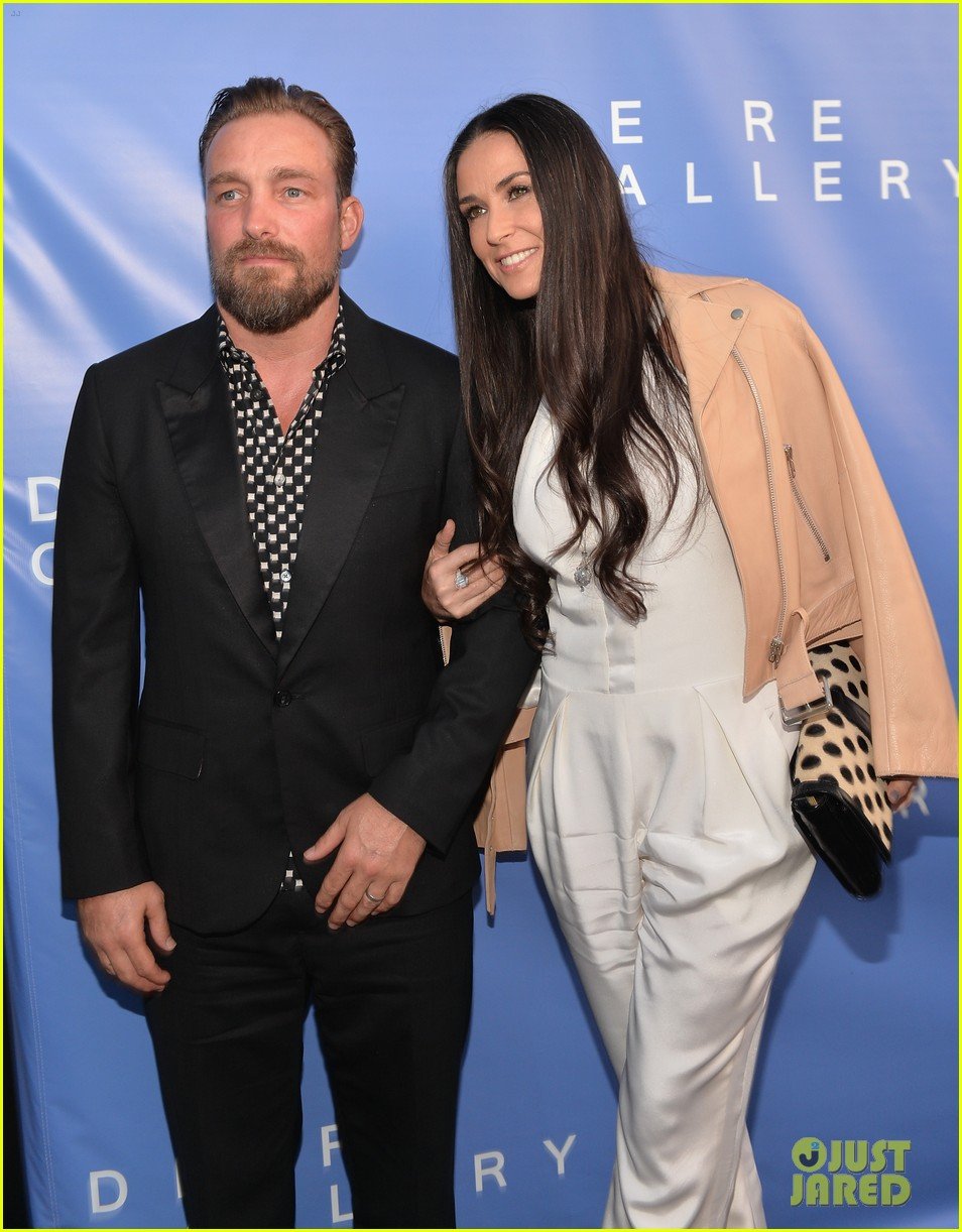 Demi Moore & Beau Sean Friday Still Going Strong, Party at De Re ...