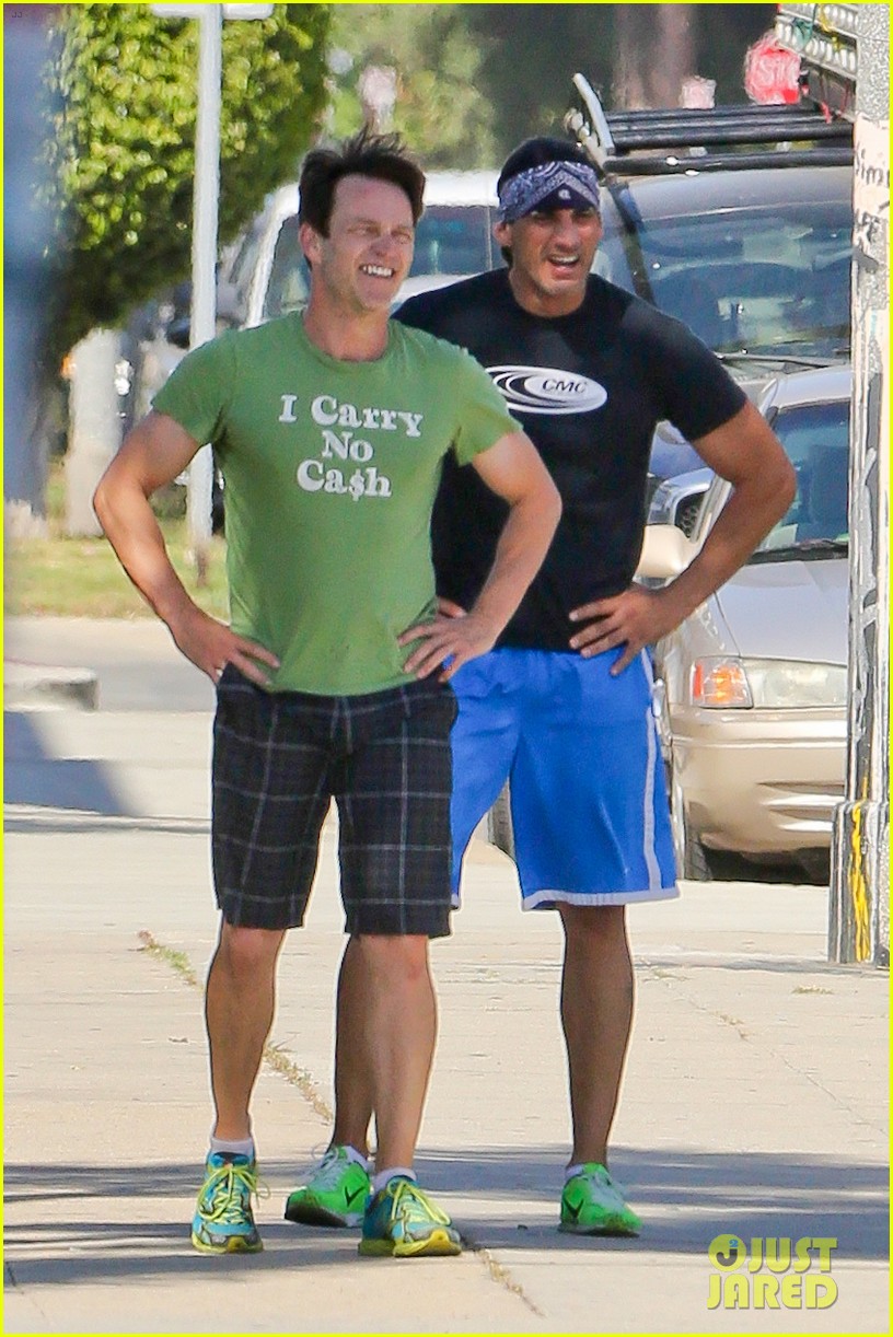 Stephen Moyer Takes His Workout to the Streets!: Photo 3113459 ...