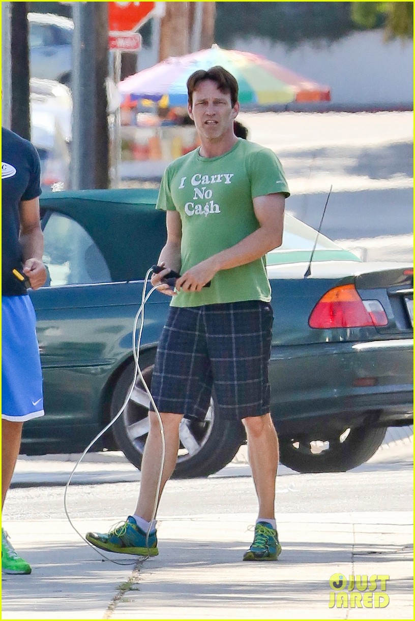 Stephen Moyer Takes His Workout to the Streets!: Photo 3113463 ...