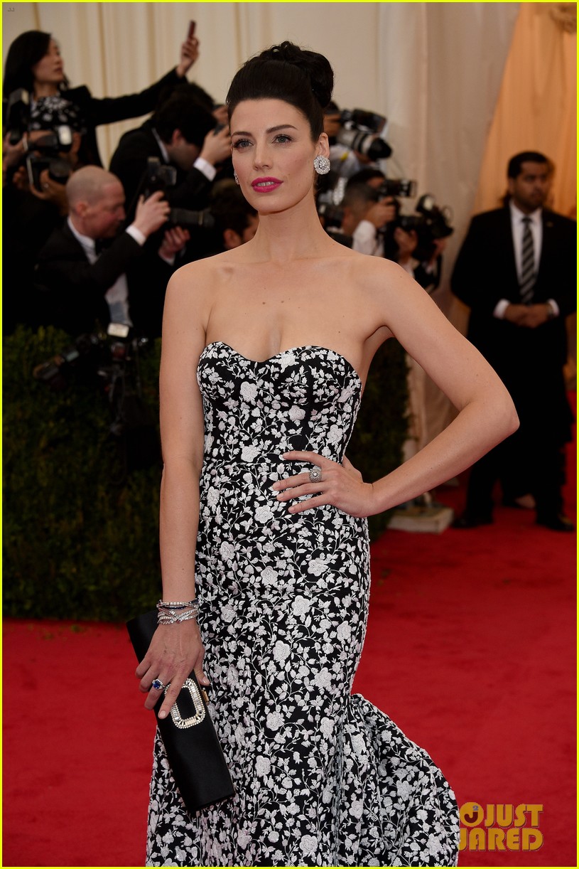 Jessica Pare Stuns In Floral Print On Met Ball 2014 Red Carpet Photo