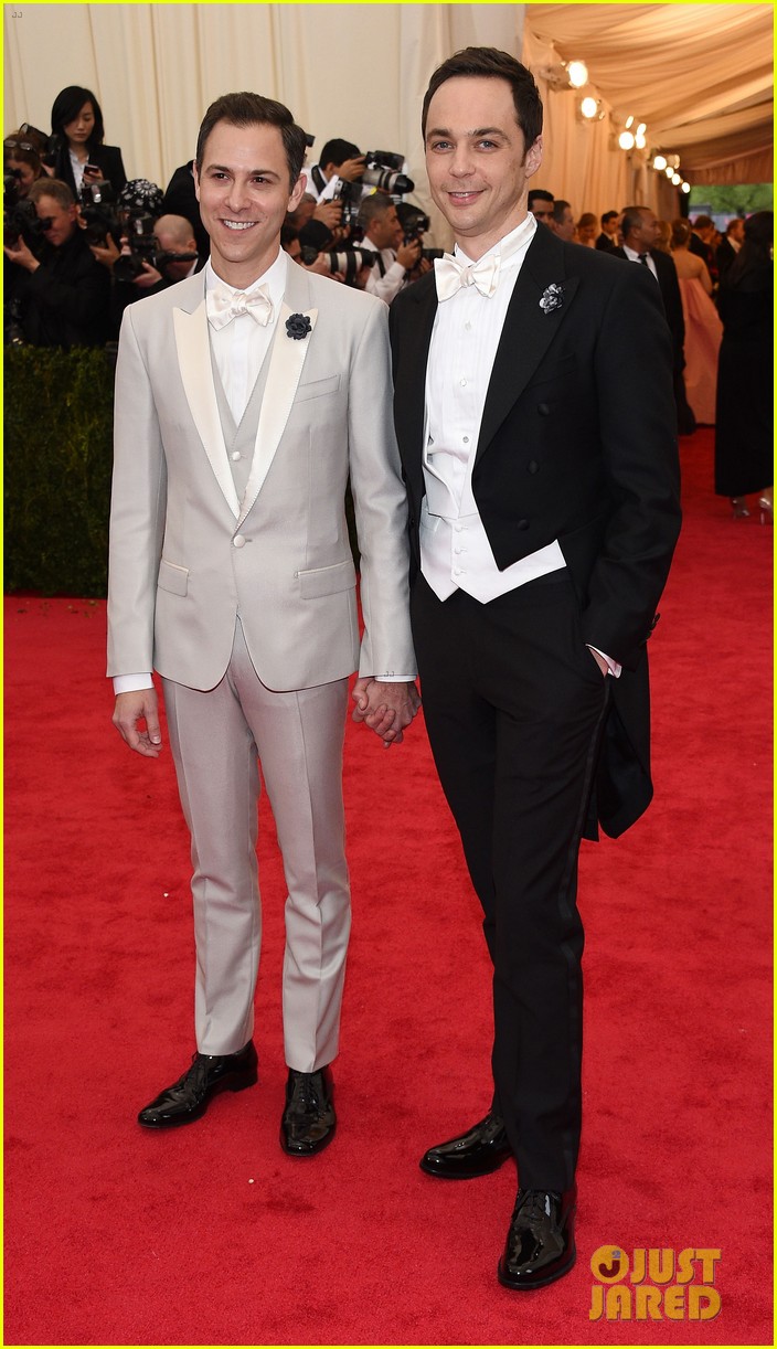 Jim Parsons & Partner Todd Spiewak Hold Hands on Met Ball 2014 Red ...
