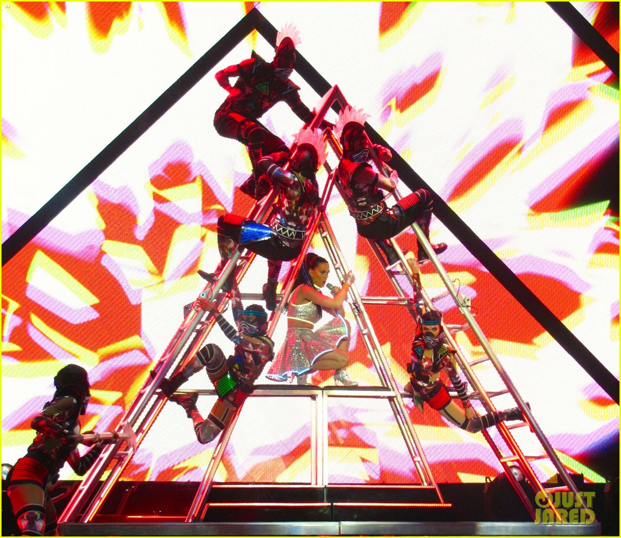 Katy Perry Kicks Off 'Prismatic World Tour' - See Set List Here!: Photo ...