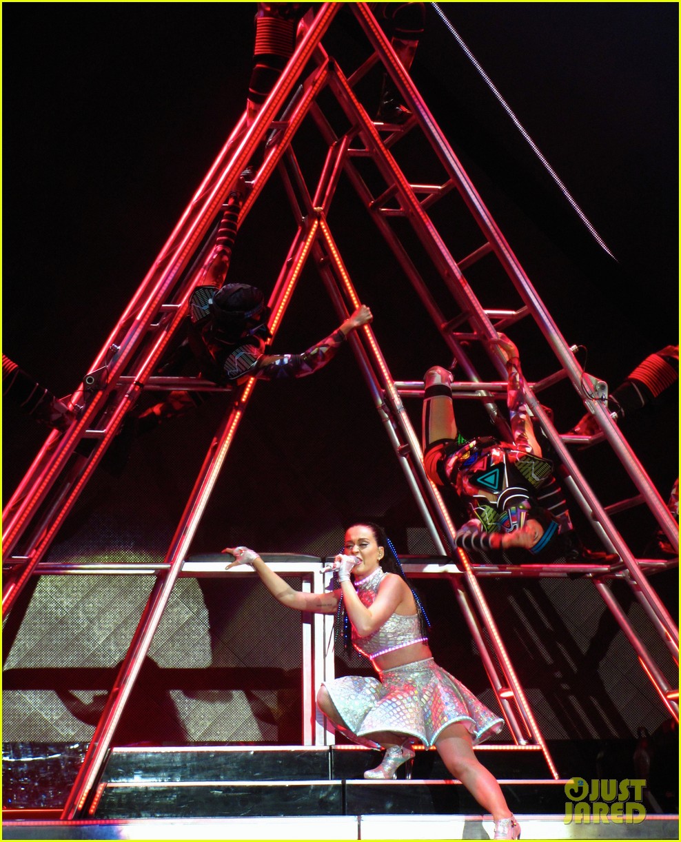 Katy Perry Kicks Off 'Prismatic World Tour' - See Set List Here!: Photo ...