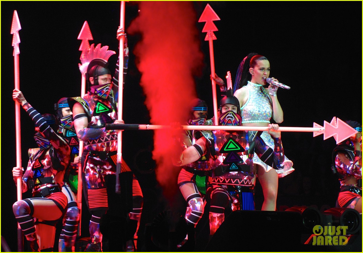 Katy Perry Kicks Off 'Prismatic World Tour' - See Set List Here!: Photo ...