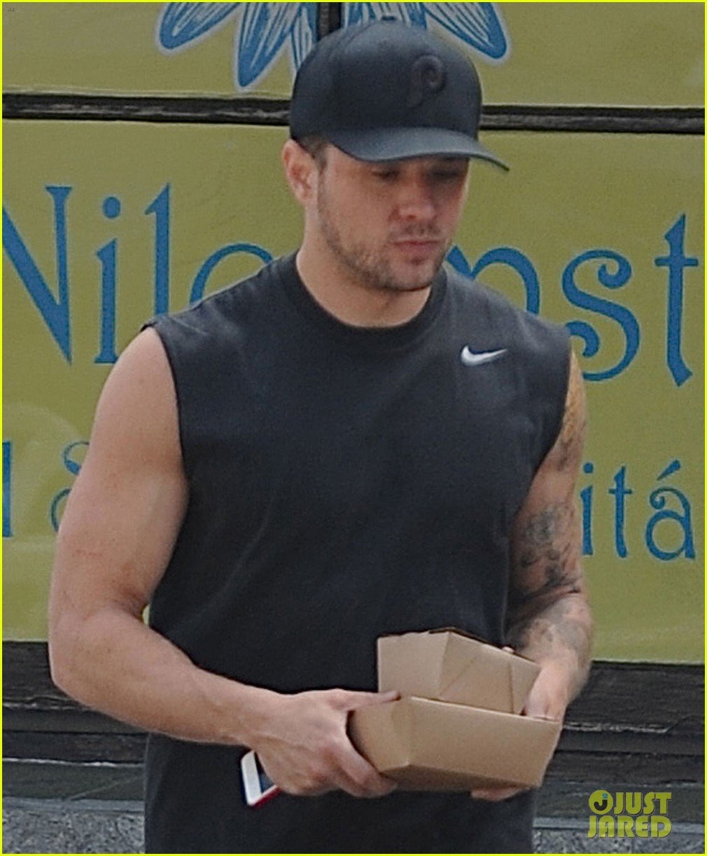 Ryan Phillippe Flaunts His Buff Biceps During a Jog!: Photo 3125004 ...