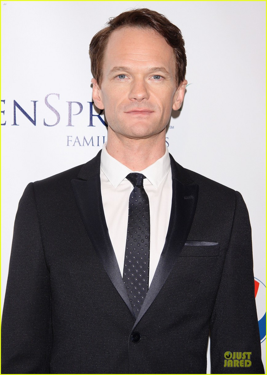 Daniel Radcliffe & Neil Patrick Harris Rock a Suit & Tie at Drama ...