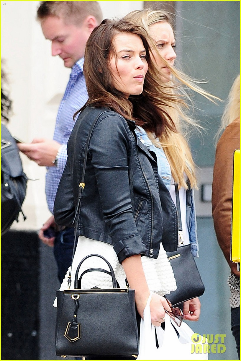 Margot Robbie Won't Let the Rain Keep Her Inside the House: Photo ...