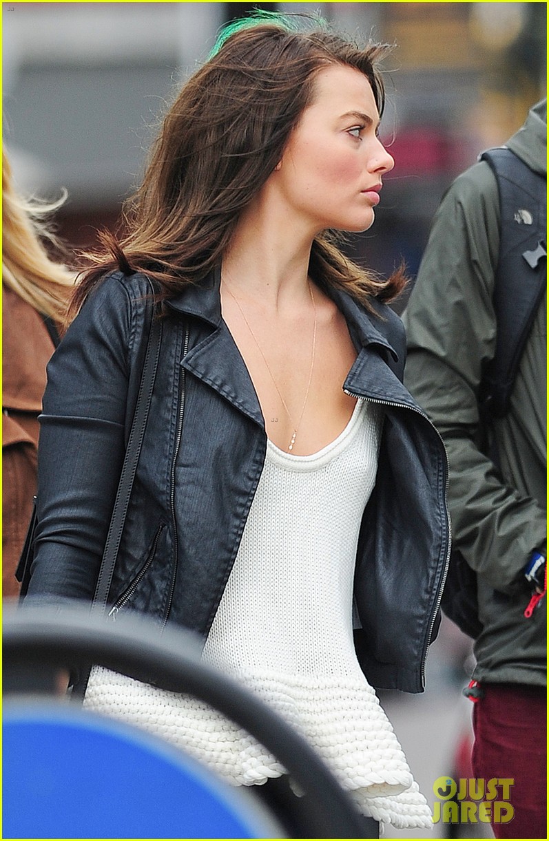 Margot Robbie Won't Let the Rain Keep Her Inside the House: Photo ...