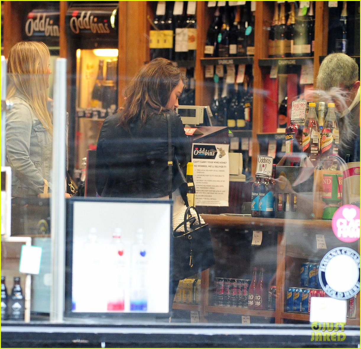 Margot Robbie Won't Let the Rain Keep Her Inside the House: Photo ...