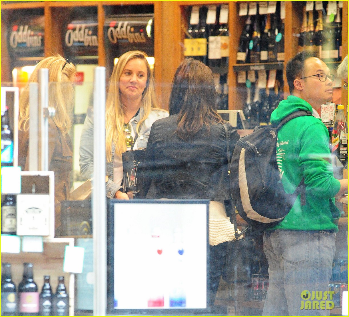 Margot Robbie Won't Let the Rain Keep Her Inside the House: Photo ...