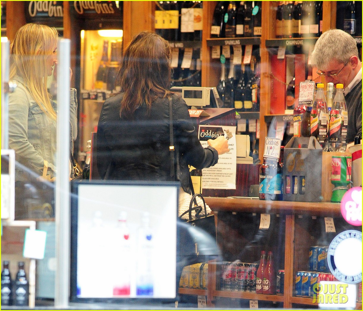 Margot Robbie Won't Let the Rain Keep Her Inside the House: Photo ...