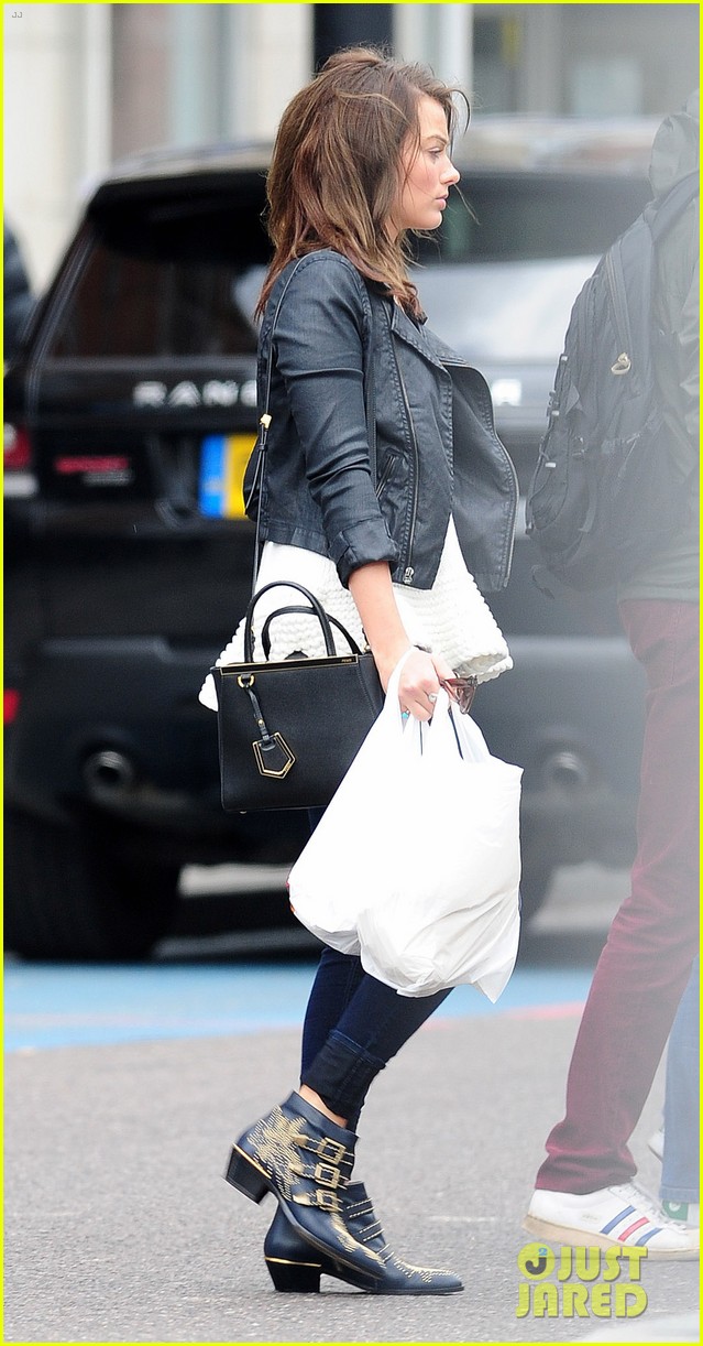 Margot Robbie Won't Let the Rain Keep Her Inside the House: Photo ...