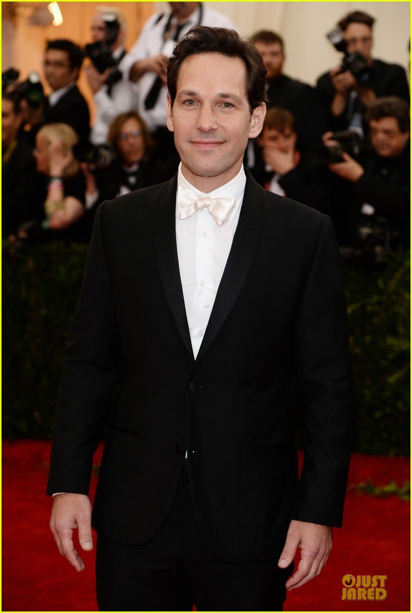Paul Rudd Looks Happy in a Tuxedo at Met Ball 2014: Photo 3106614 ...