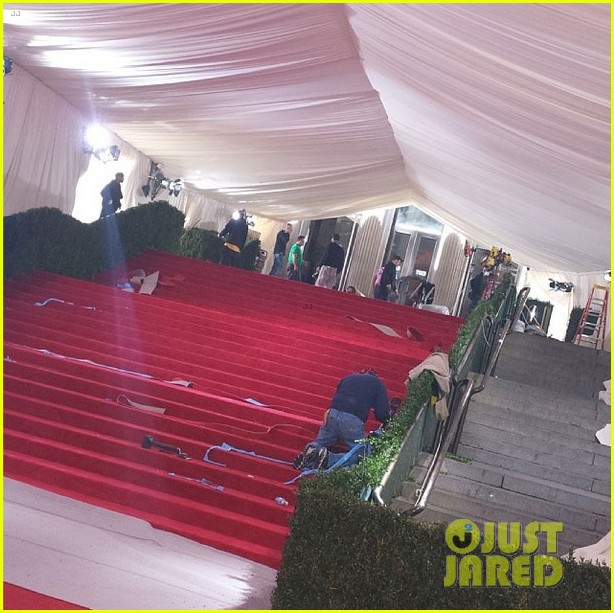 Met Ball 2014: Sarah Jessica Parker Shares Behind the Scenes Prep ...