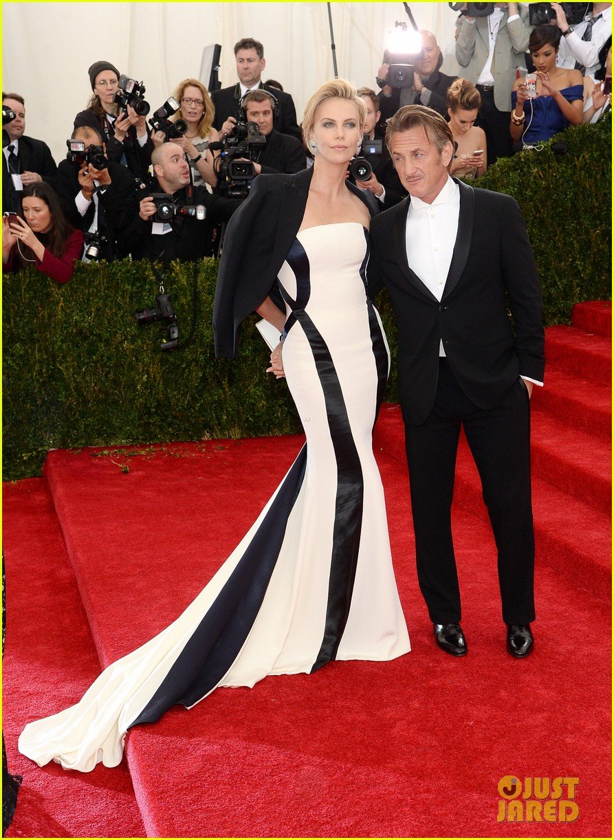 Charlize Theron & Sean Penn Walk Met Ball 2014 Red Carpet Together ...