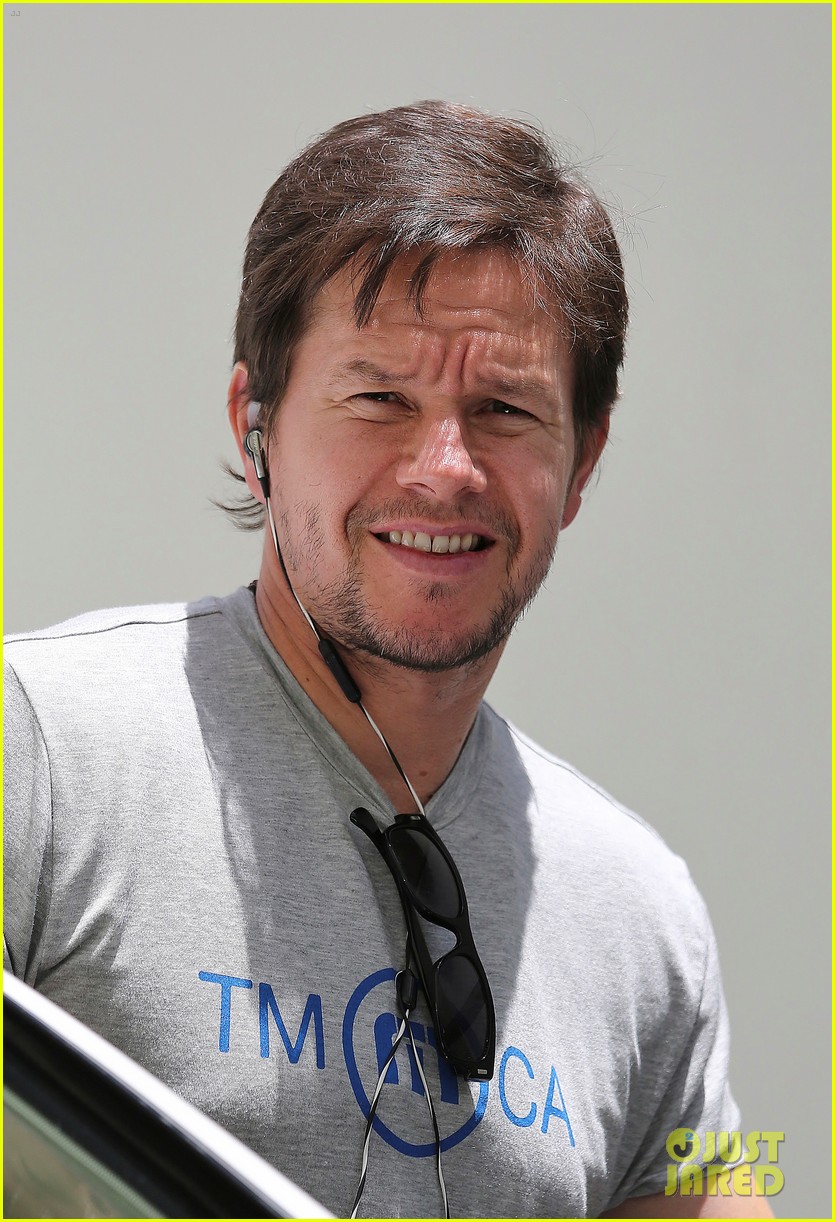 Mark Wahlberg's Biceps Looks Unbelievably Huge!: Photo 3124655 | Mark ...