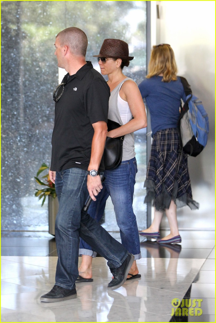 Jennifer Aniston Gets Pampered After Dining with Chelsea Handler: Photo ...