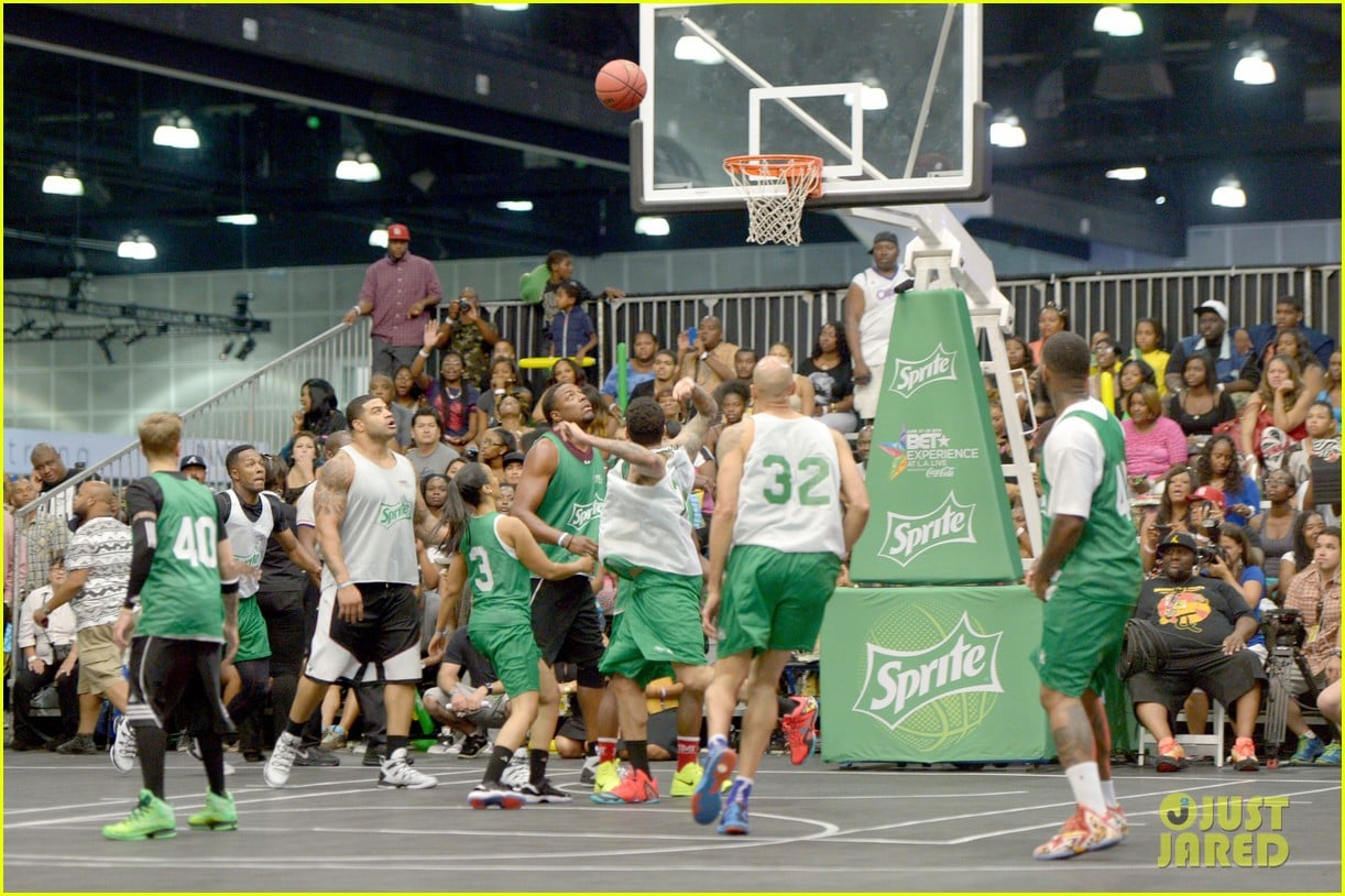Justin Bieber Plays Against Chris Brown in Sprite's Celeb Basketball Game!: Photo 3145714 ...
