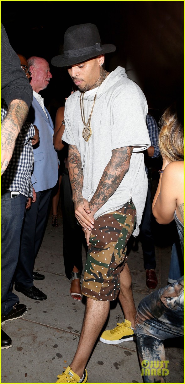 Chris Brown & Karrueche Tran Dance the Night Away at Hooray Henry's ...