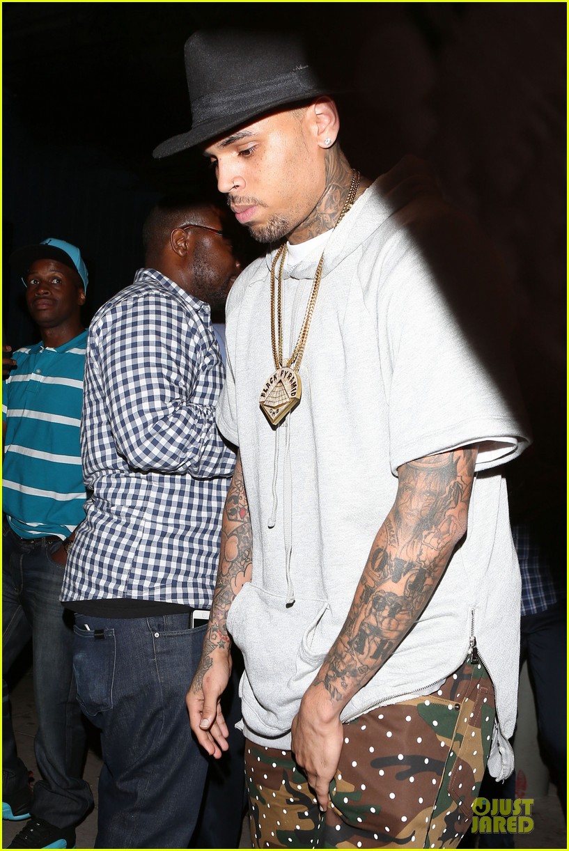 Chris Brown & Karrueche Tran Dance the Night Away at Hooray Henry's ...