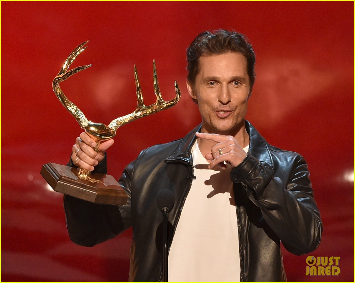 Sandra Bullock Reunites with Her Leading Men at Guys' Choice Awards ...